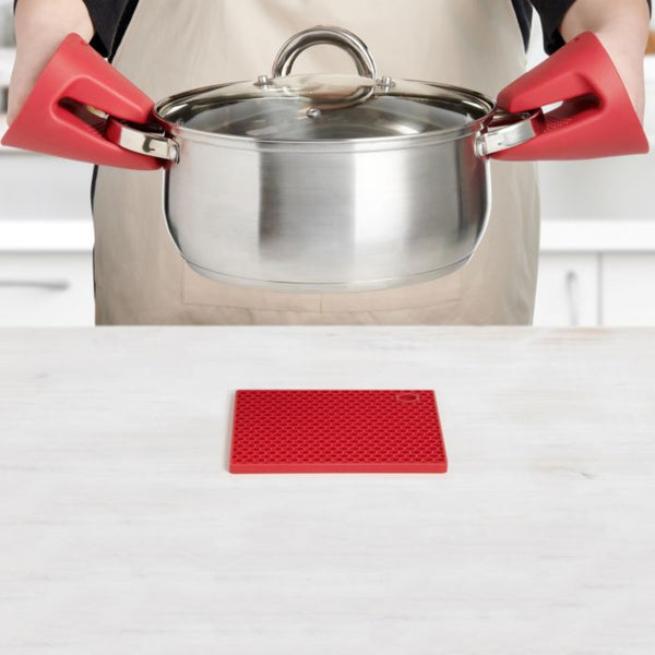 Silicone Pot Grabber - Red – Honeycomb Kitchen Shop